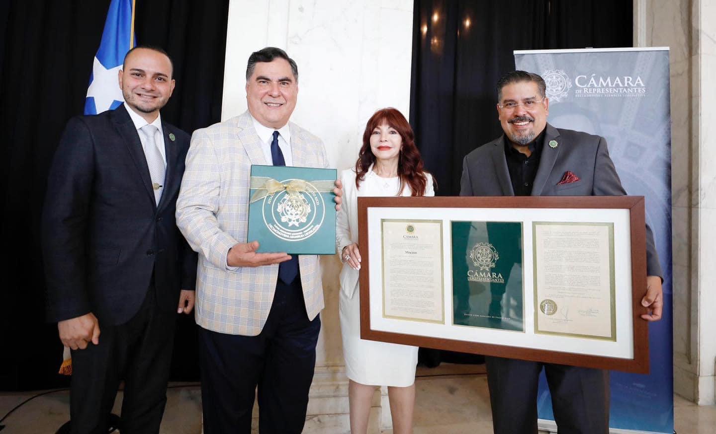 Lifeway reconoce los 10 años de la Biblia del Pescador y el destacado ...